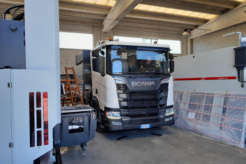 Progettazione e vendita macchine utensili per la lavorazione della ...